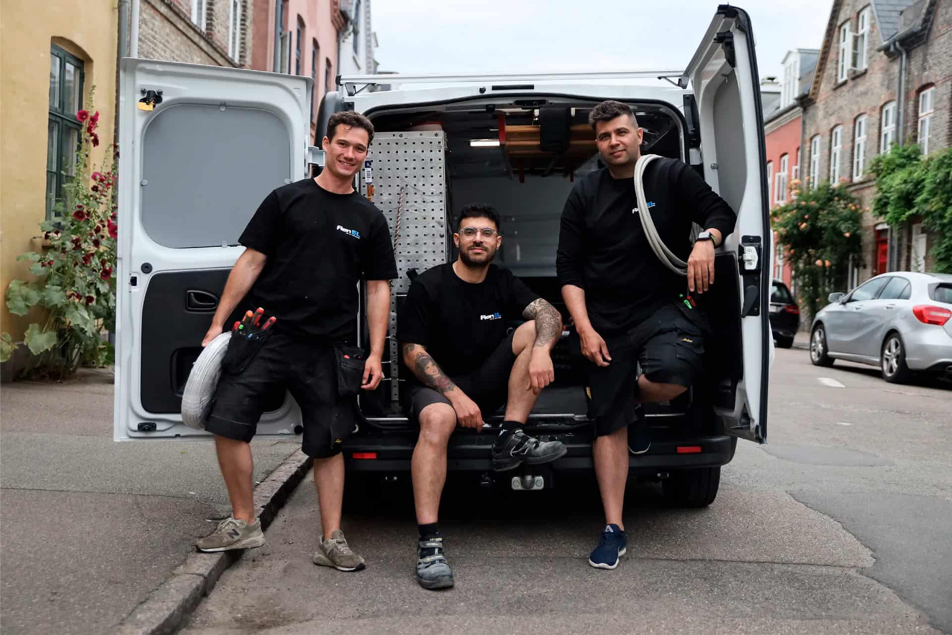 Kontakt Ren-El Teknik - Din lokale Elektriker - Stor erfaring